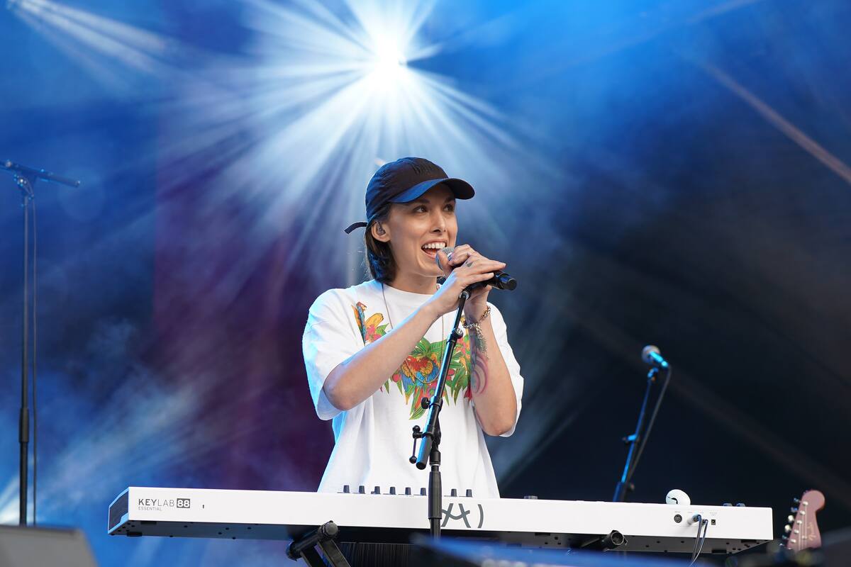 Rainy Start to the Francos: Rosie Valland and Ariane Roy Light Up the ...