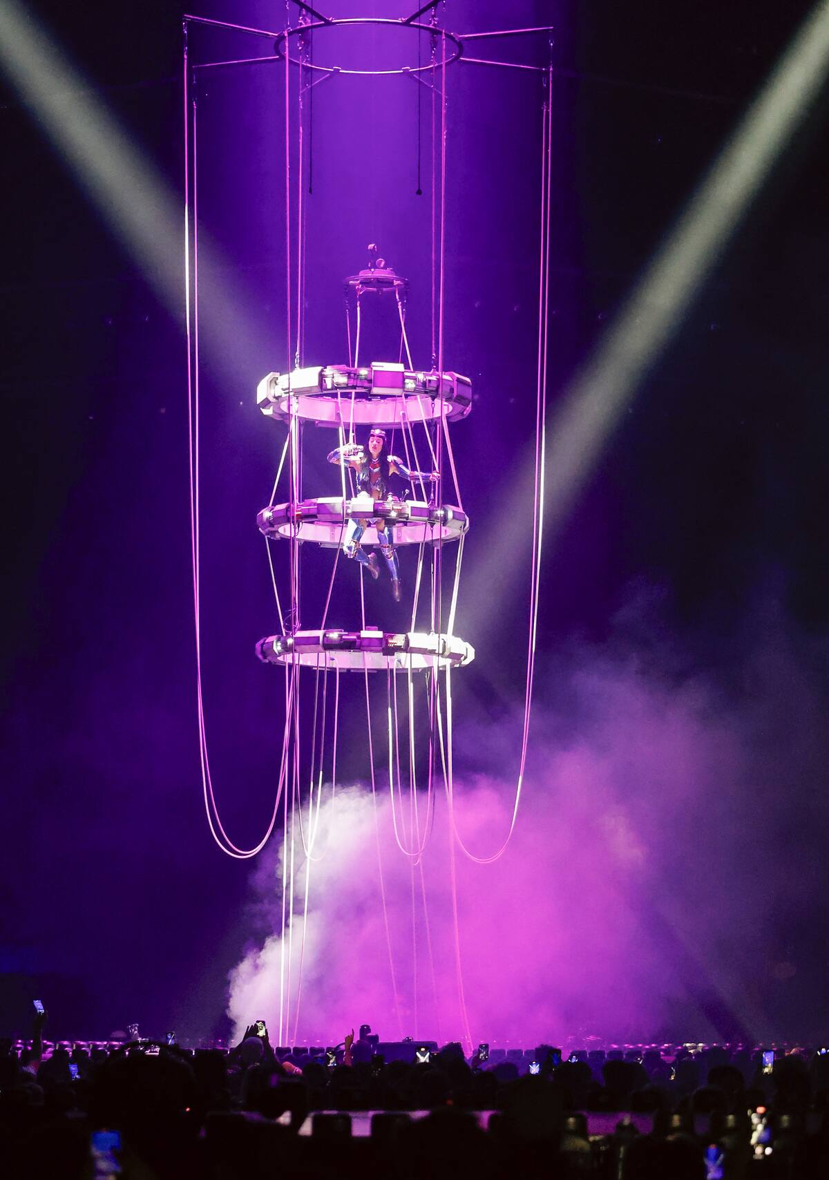 Katy Perry et sa pop divertissante et spectaculaire explosent dans un ...