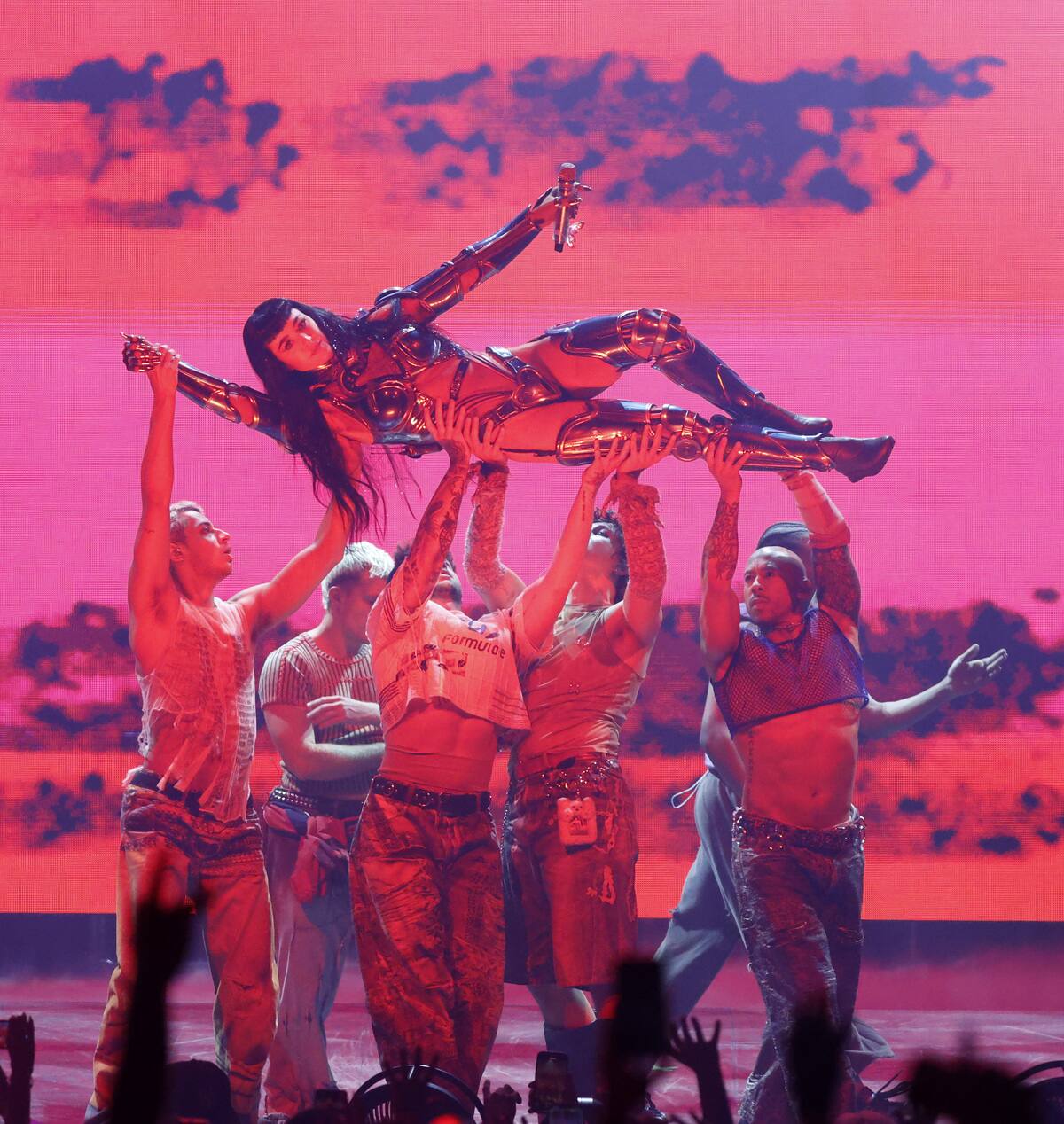 Katy Perry et sa pop divertissante et spectaculaire explosent dans un ...