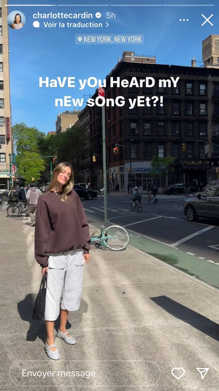 Charlotte Cardin confirme la tendance chaussure coquette de l'été 2024 ...