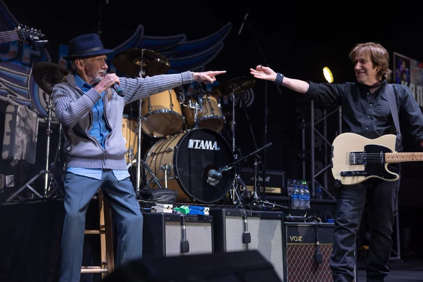 Le chanteur et guitariste du groupe Santana, Alex Ligertwood, meurt à ...