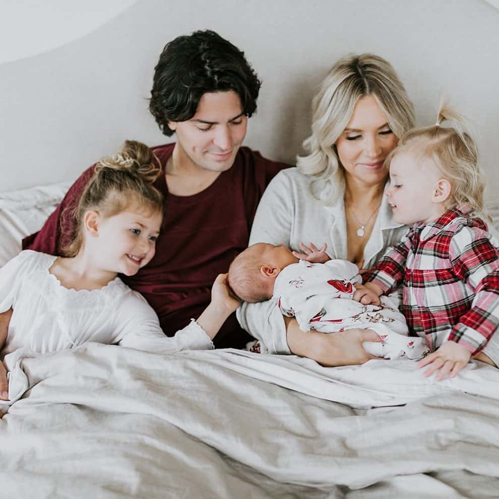 Angela Price dévoile d’adorables photos de famille avec Carey dans un ...