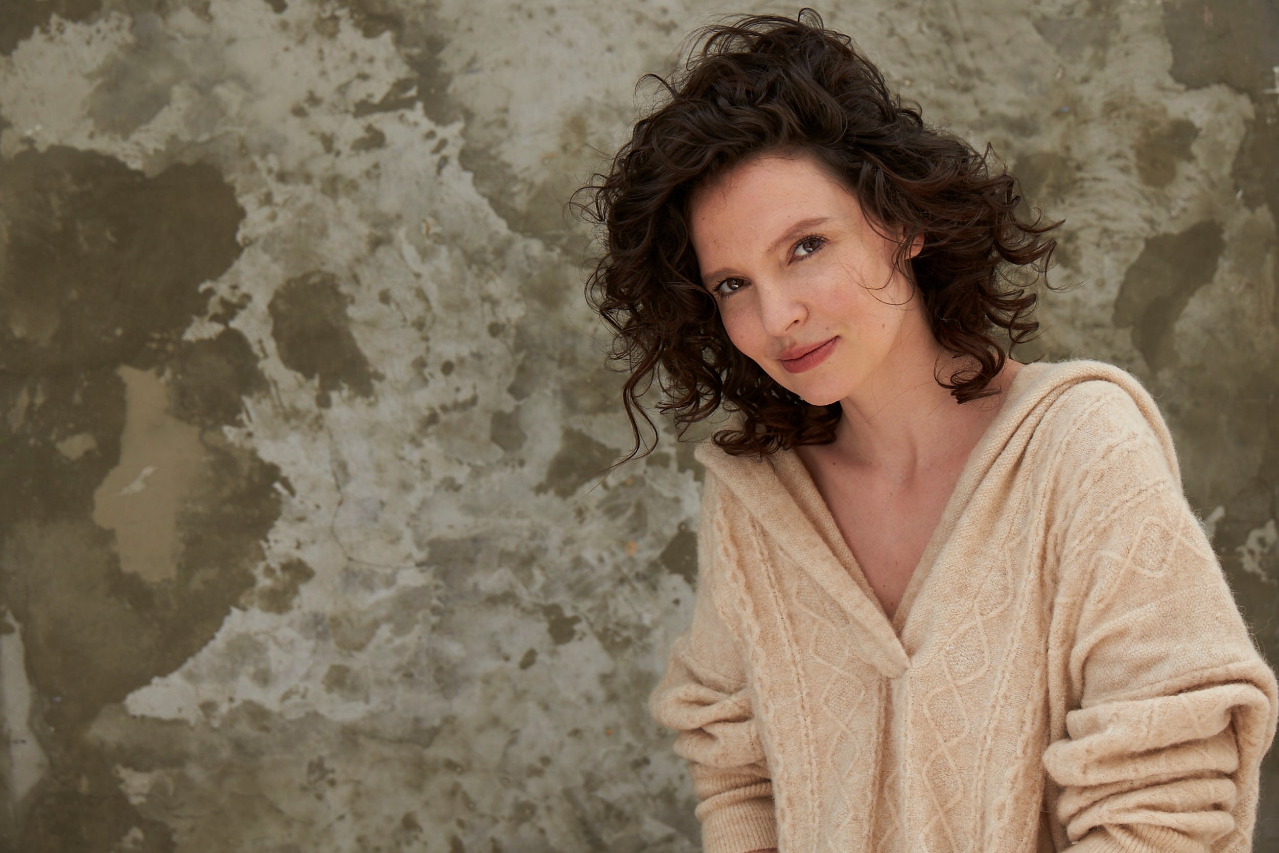 «C’est le rêve!»: la chanteuse Anne Sila dans le spectacle «Céline ...