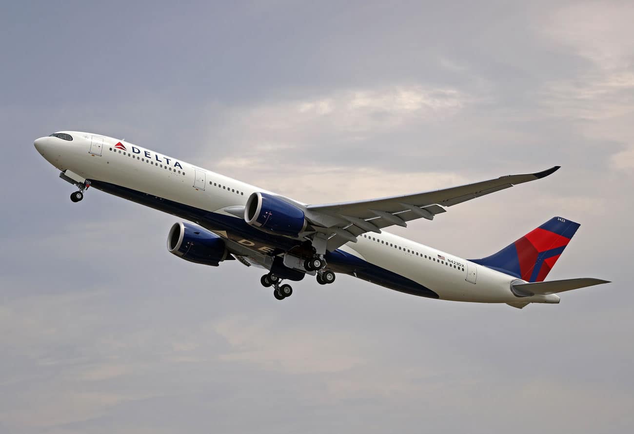 Diarrhea Emergency Forces Delta Flight to Make Emergency Landing ...