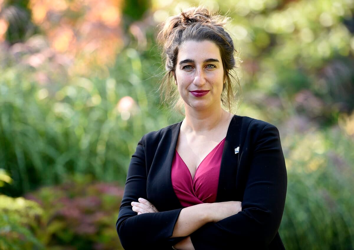 17 choses à savoir sur Émilise Lessard-Therrien, nouvelle co-porte ...