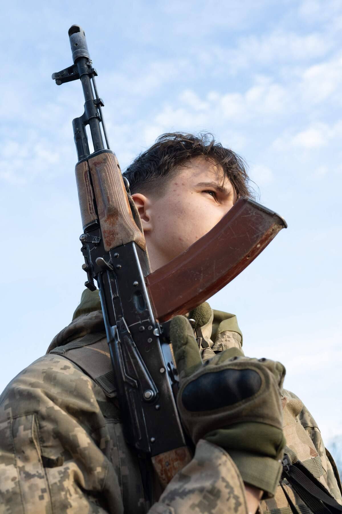 Kyïv dit avoir capturé 909 soldats russes depuis le début de l ...