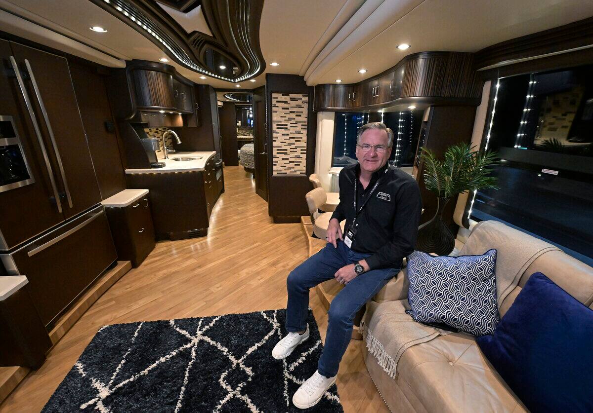 «C’est comme une grande famille»: pour ses 100 ans, Prévost reçoit une ...