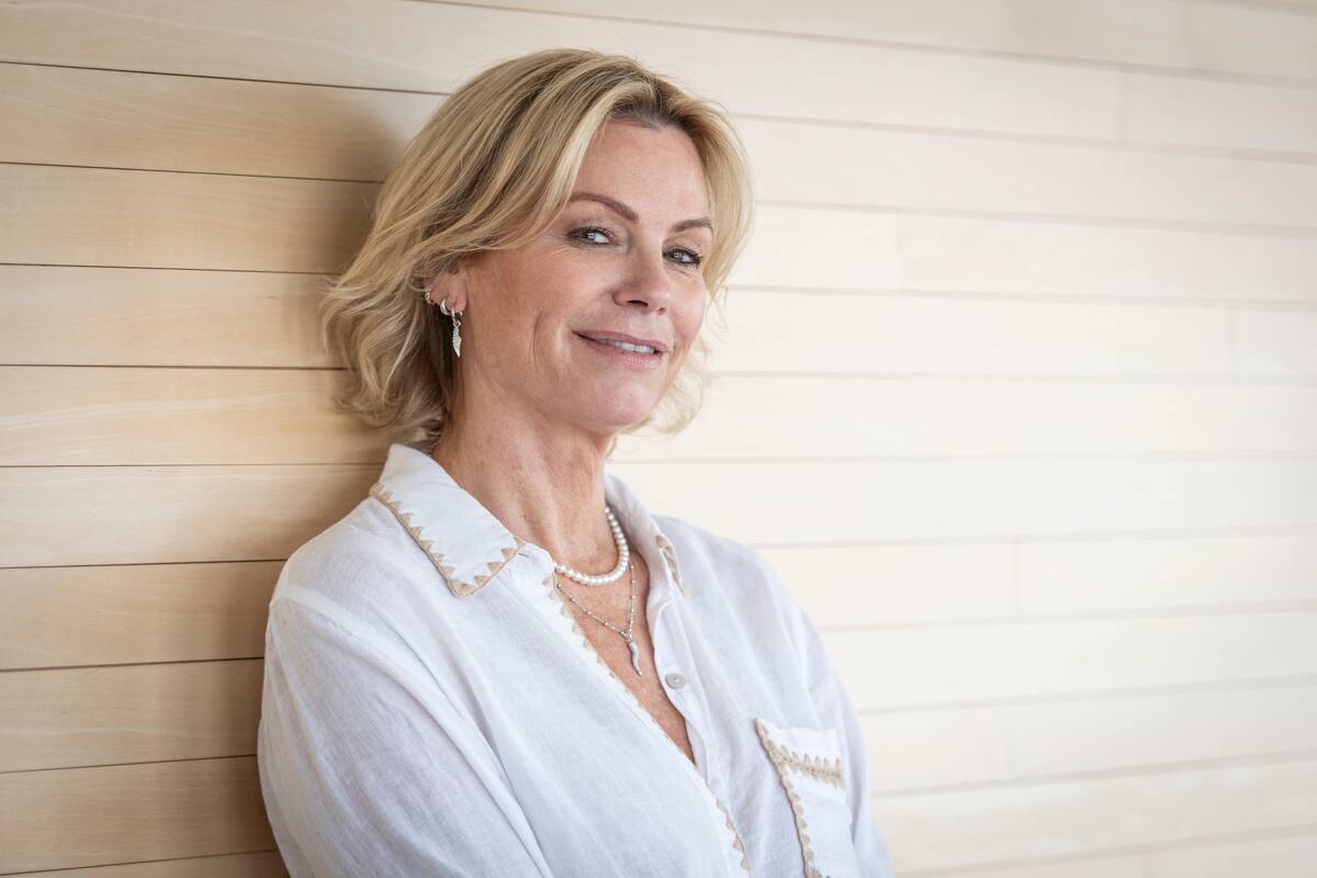 Caroline Néron dévoile des photos inédites d’une nouvelle série en ...
