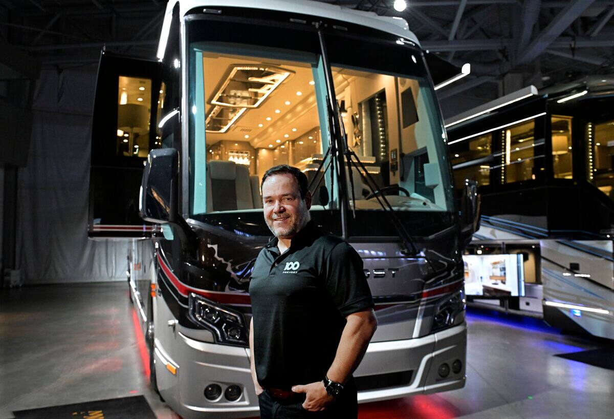 «C’est comme une grande famille»: pour ses 100 ans, Prévost reçoit une ...