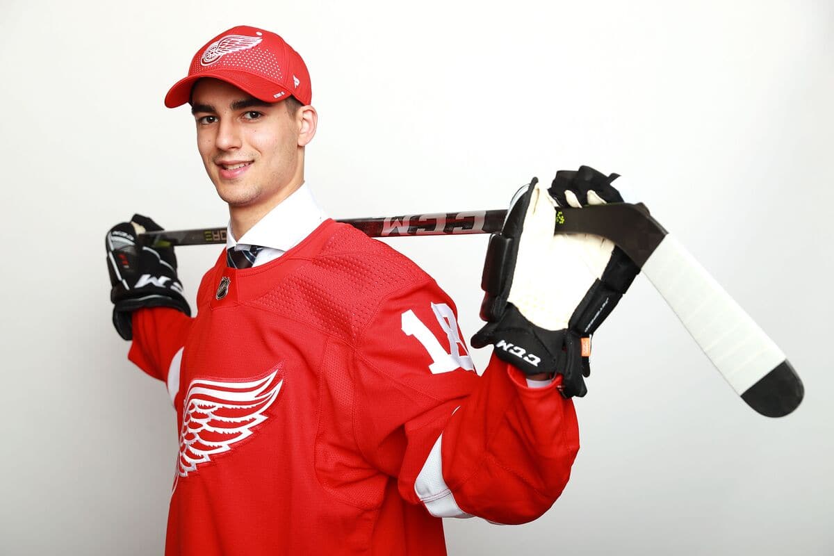Un premier match dans la LNH pour Joe Veleno - TVA Sports
