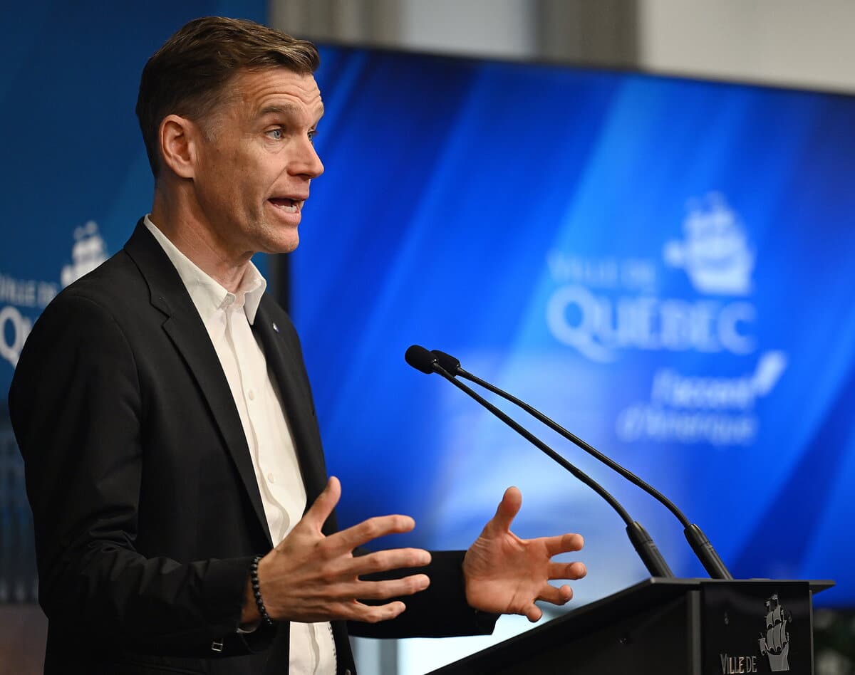 Bruno Marchand mène dans les intentions de vote à la mairie de Québec ...