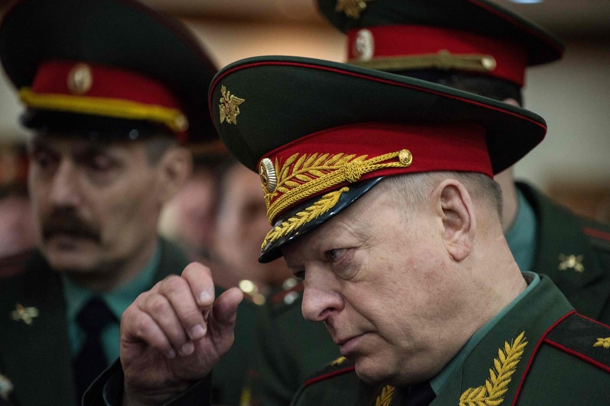 Poutine renvoie le commandant des forces terrestres de l'armée russe ...
