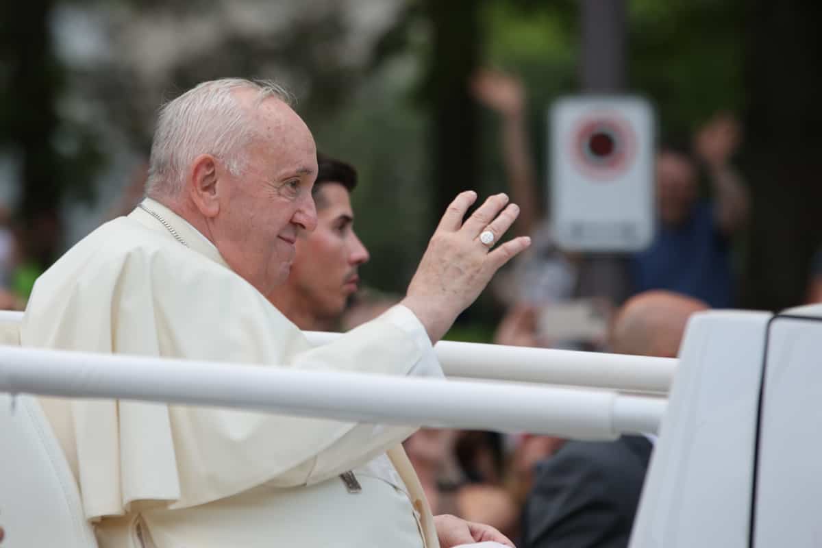 L’état de santé du pape François continue de s’améliorer, selon ses ...