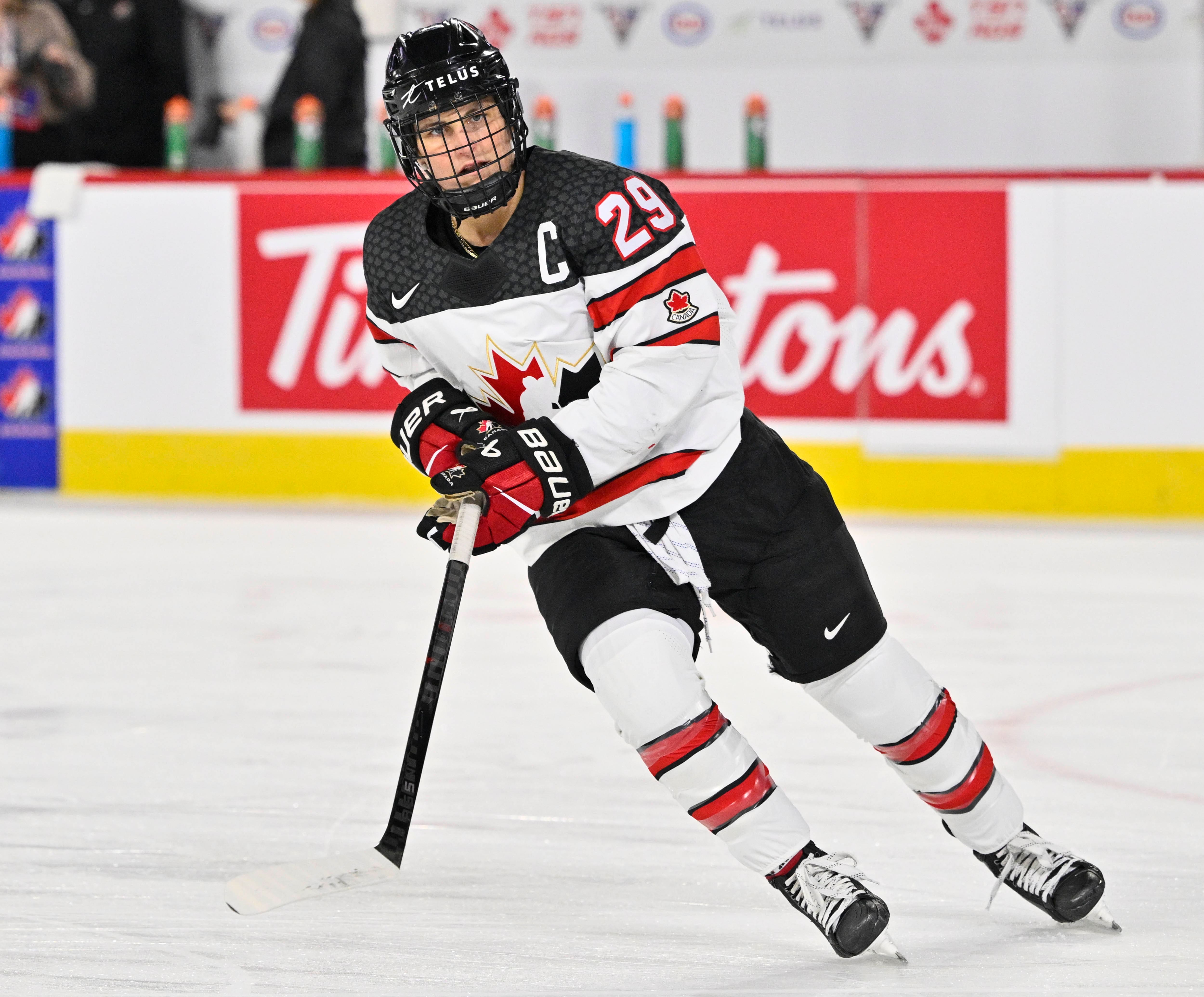 Montreal PWHL team to sign Poulin, Stacey, Desbiens | Smirfitts Speech