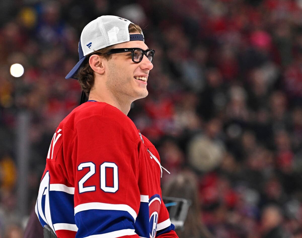 Slafkovsky restera-t-il engagé? | Le Journal de Montréal