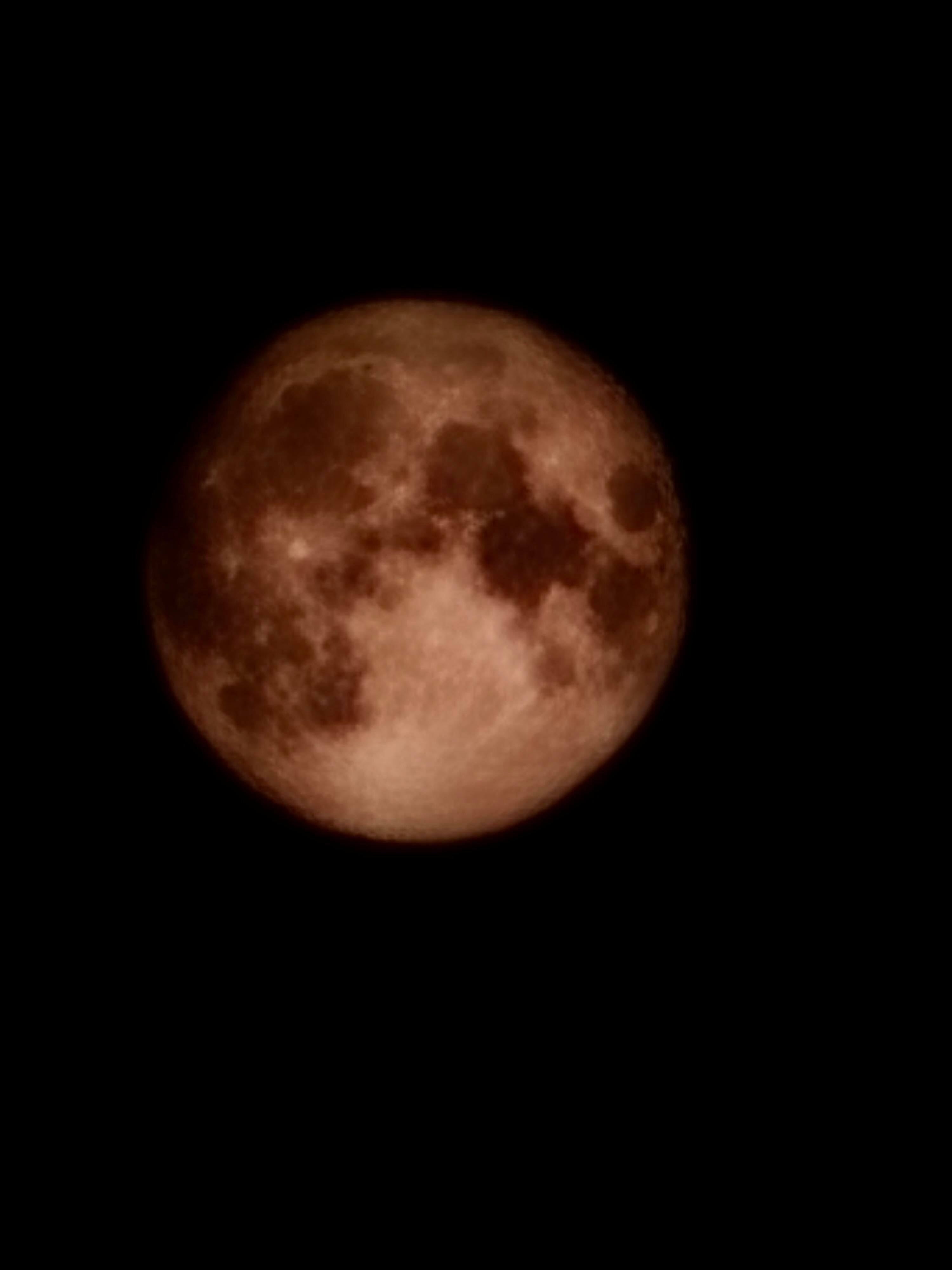 Trop de post-traitement au point de falsifier les images de la Lune ...