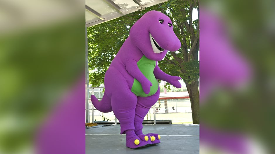 Les côtés sombres des coulisses de l’émission «Barney» dévoilés dans un ...