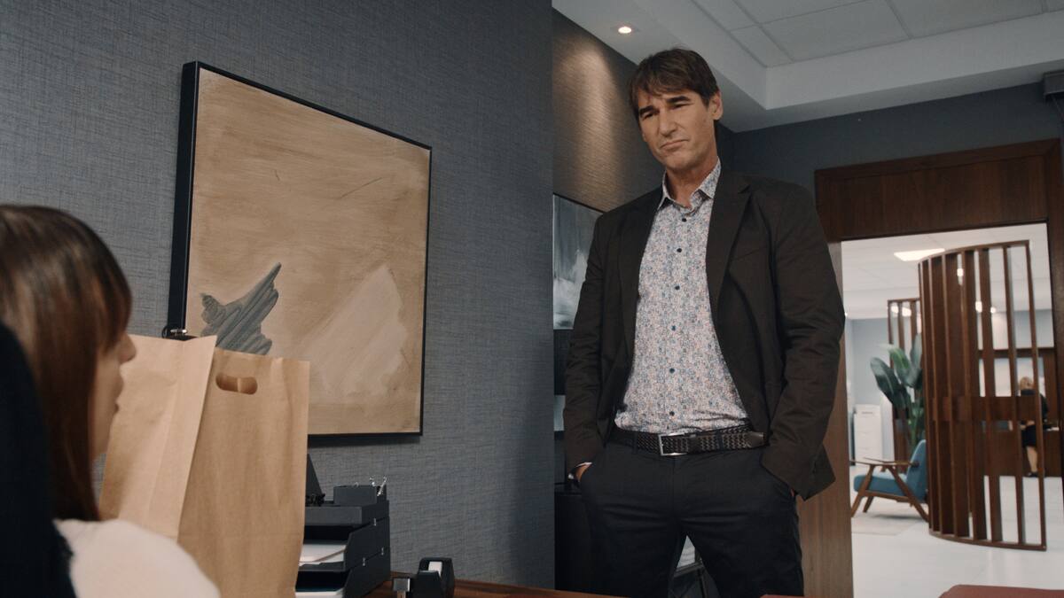 On sait maintenant si Peter Miller sera de retour dans la 2e saison d ...