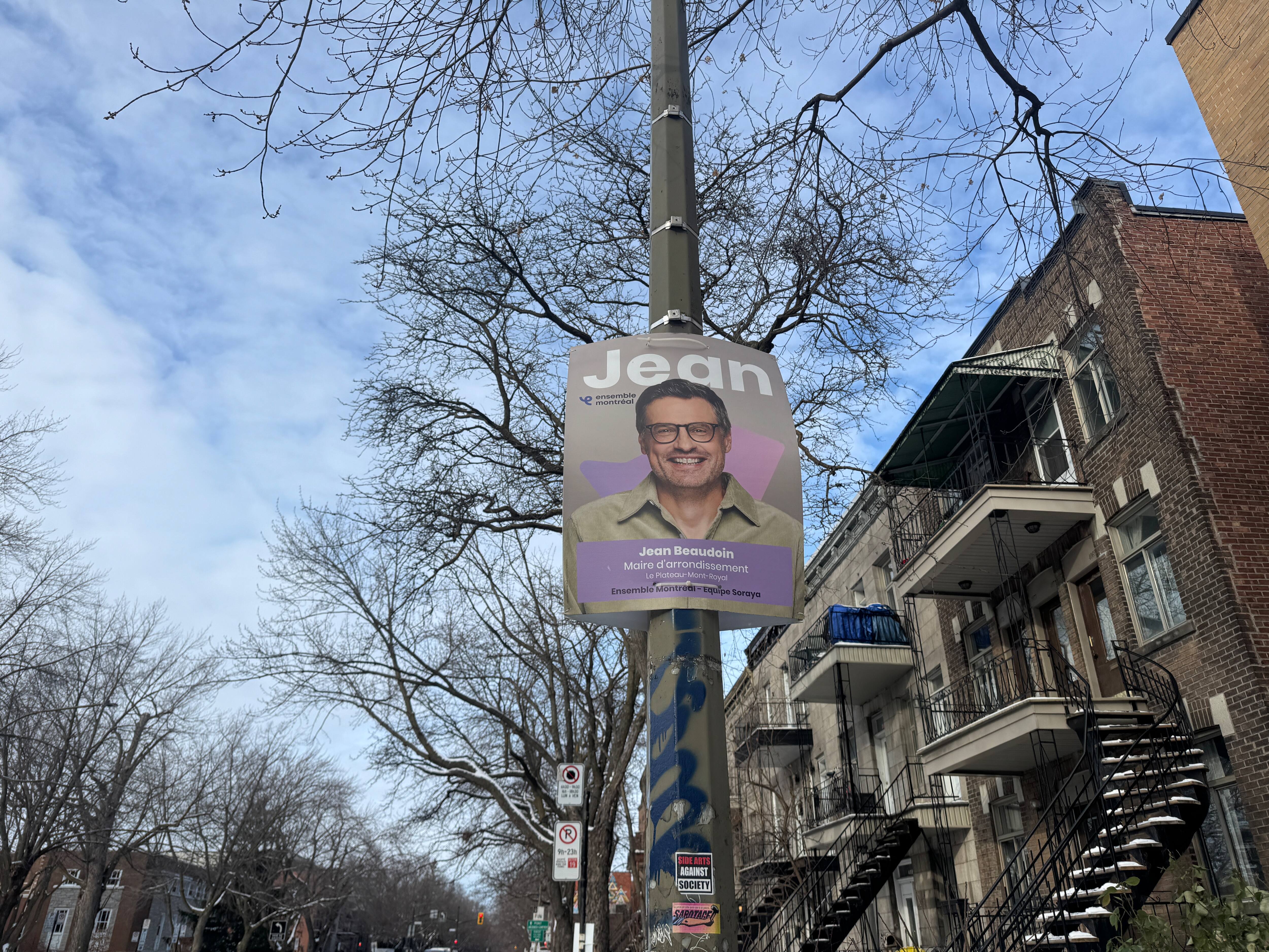 Des affiches électorales encore bien en vue plus d’un mois après les ...