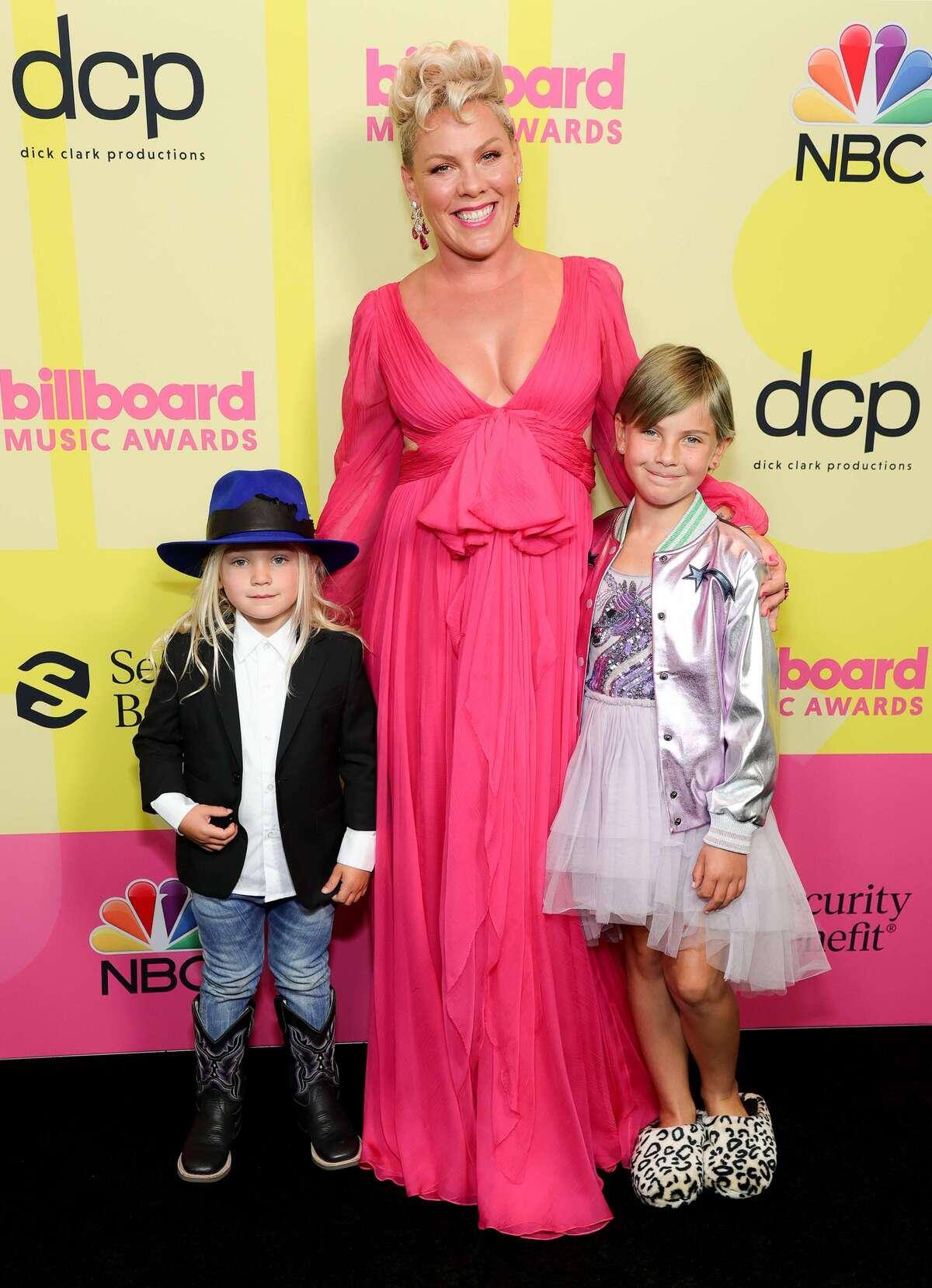 Pink dément avoir rompu avec son mari Carey Hart | JDM