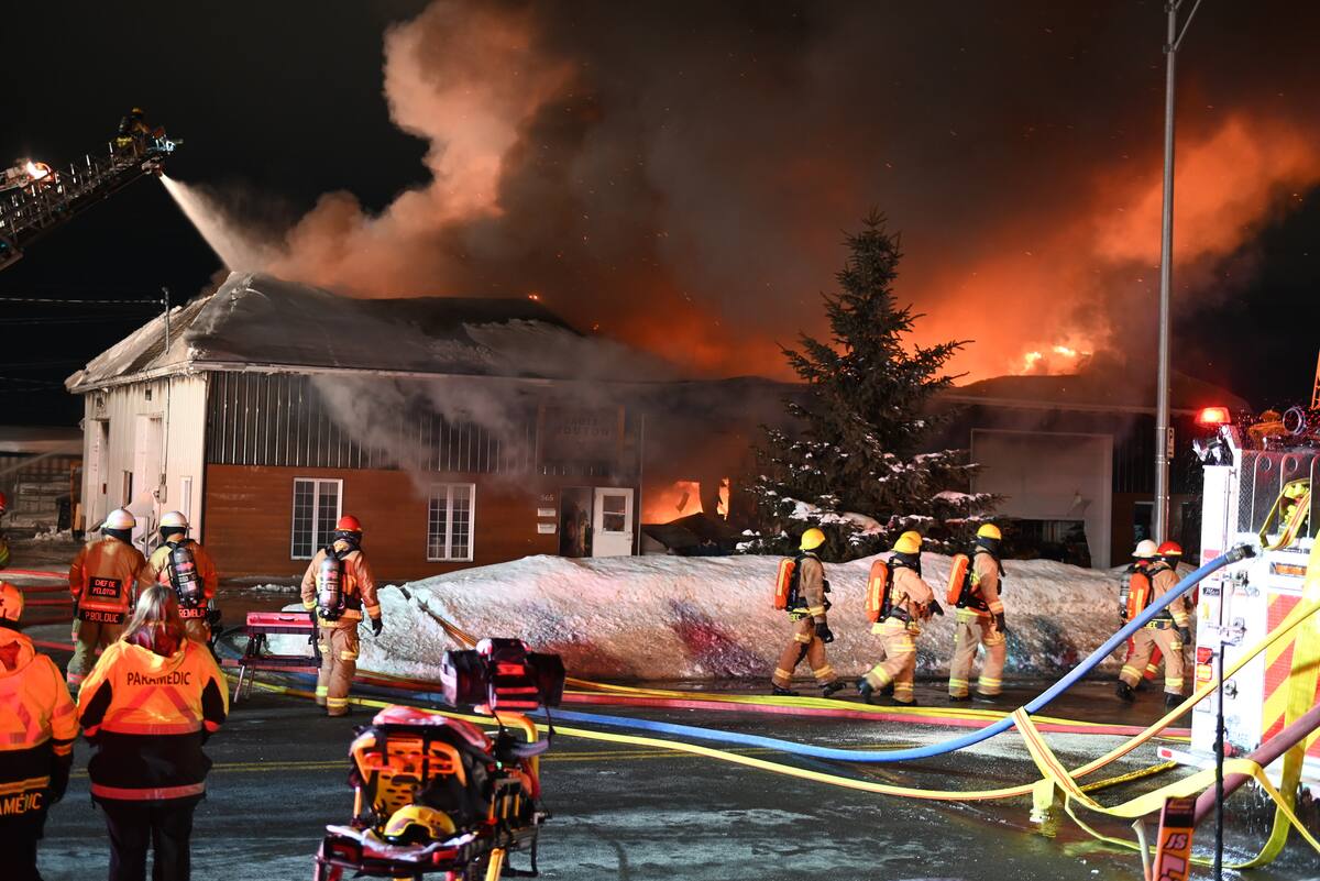 [EN IMAGES] Québec: une entreprise familiale part en fumée | JDQ