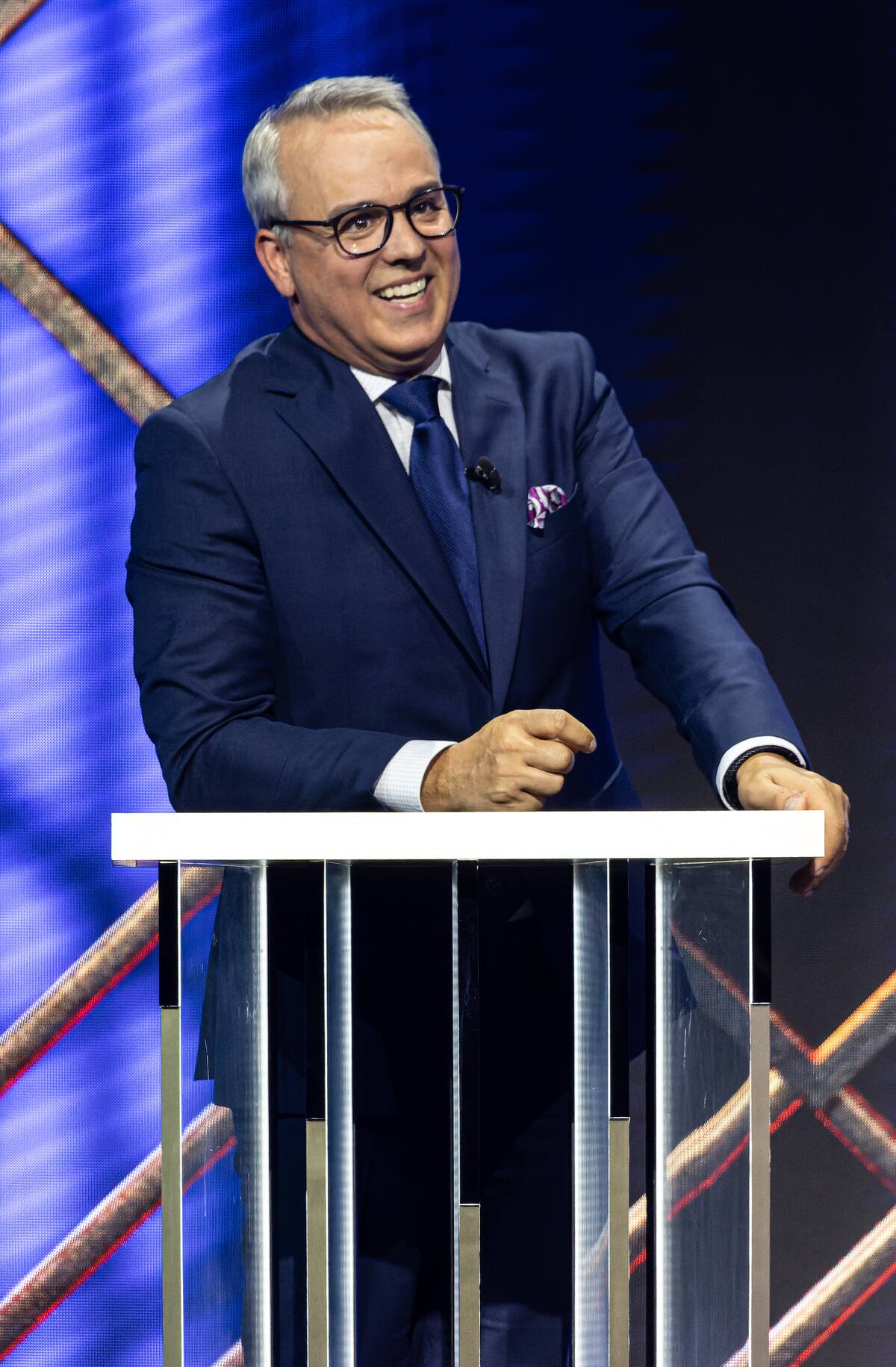 Véronique Claveau électrisante au Grand Bien-cuit de Jean-Michel Anctil au ComediHa! Fest | JDM