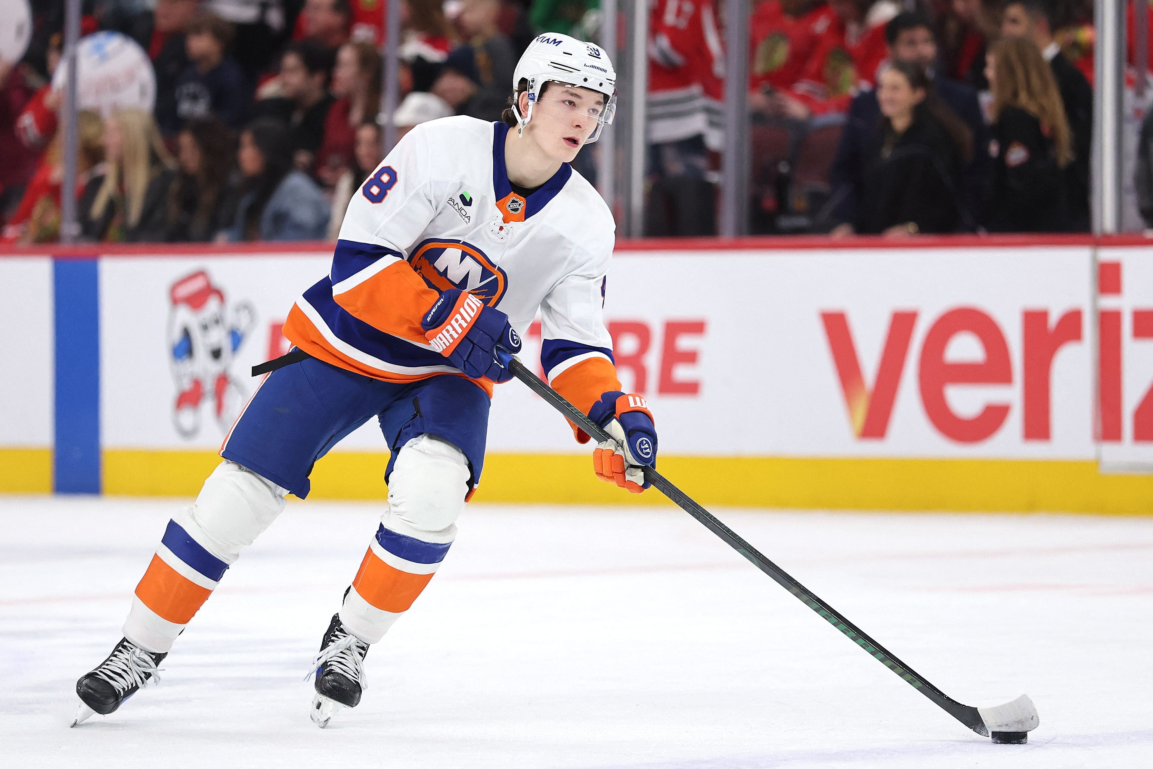 [À VOIR] Matthew Schaefer empêche les Jets à deux reprises de marquer ...