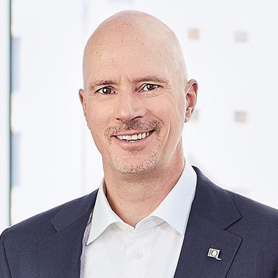 Renvoyé, un vice-président qui gagnait 674 000$ poursuit Investissement ...