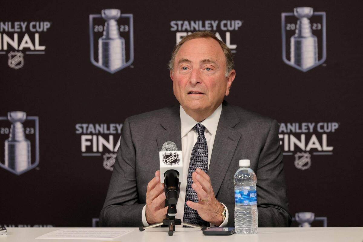 Gary Bettman fait une référence à Bon Cop Bad Cop - TVA Sports
