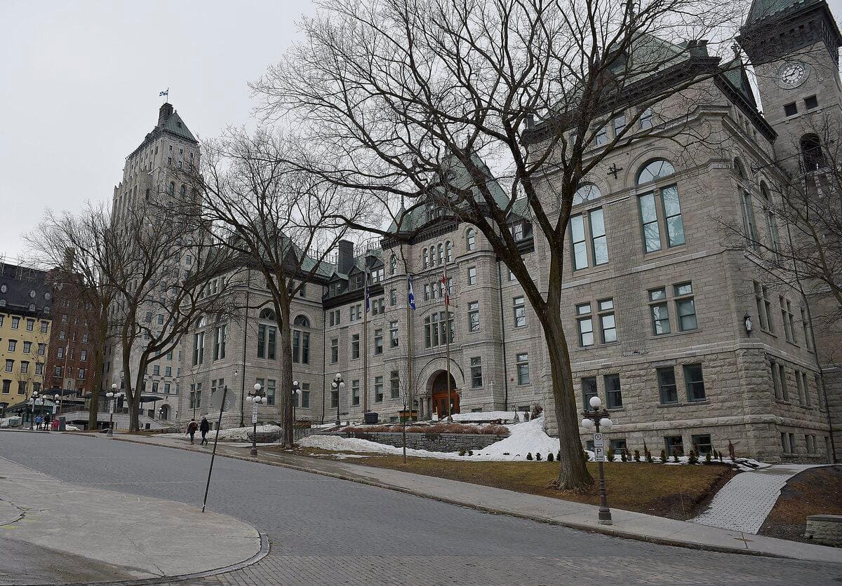 Télétravail: victoire de la Ville de Québec contre les cols blancs ...