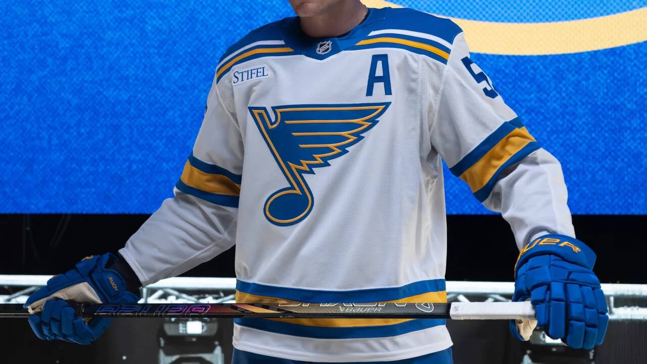 Les Blues dévoilent un nouveau logo et de nouveaux uniformes | 24 heures