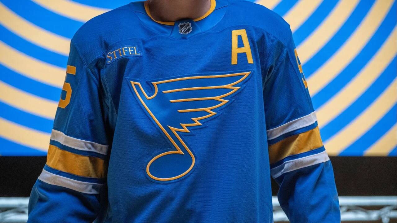 Les Blues dévoilent un nouveau logo et de nouveaux uniformes - TVA Sports