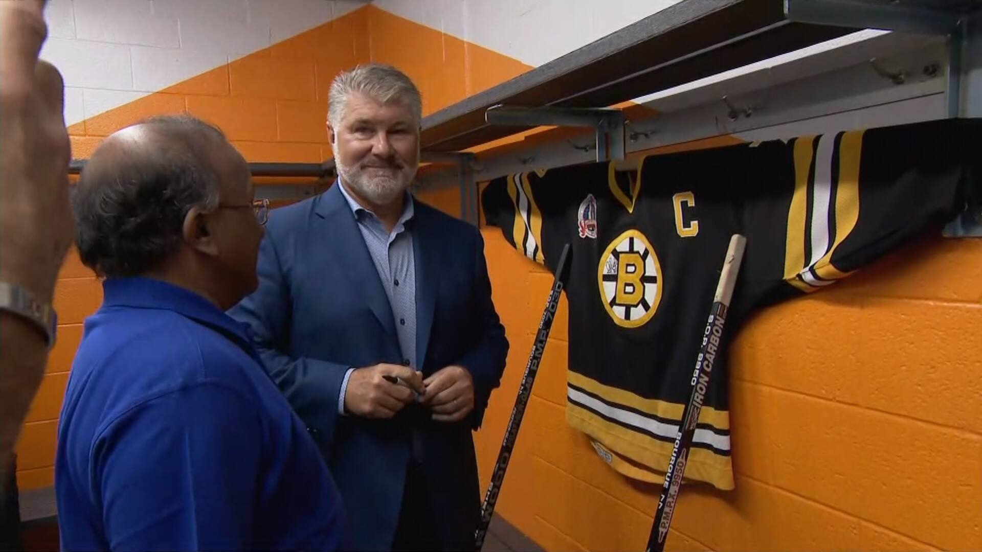 Journée émotive pour Raymond Bourque dans Saint-Laurent | JDM