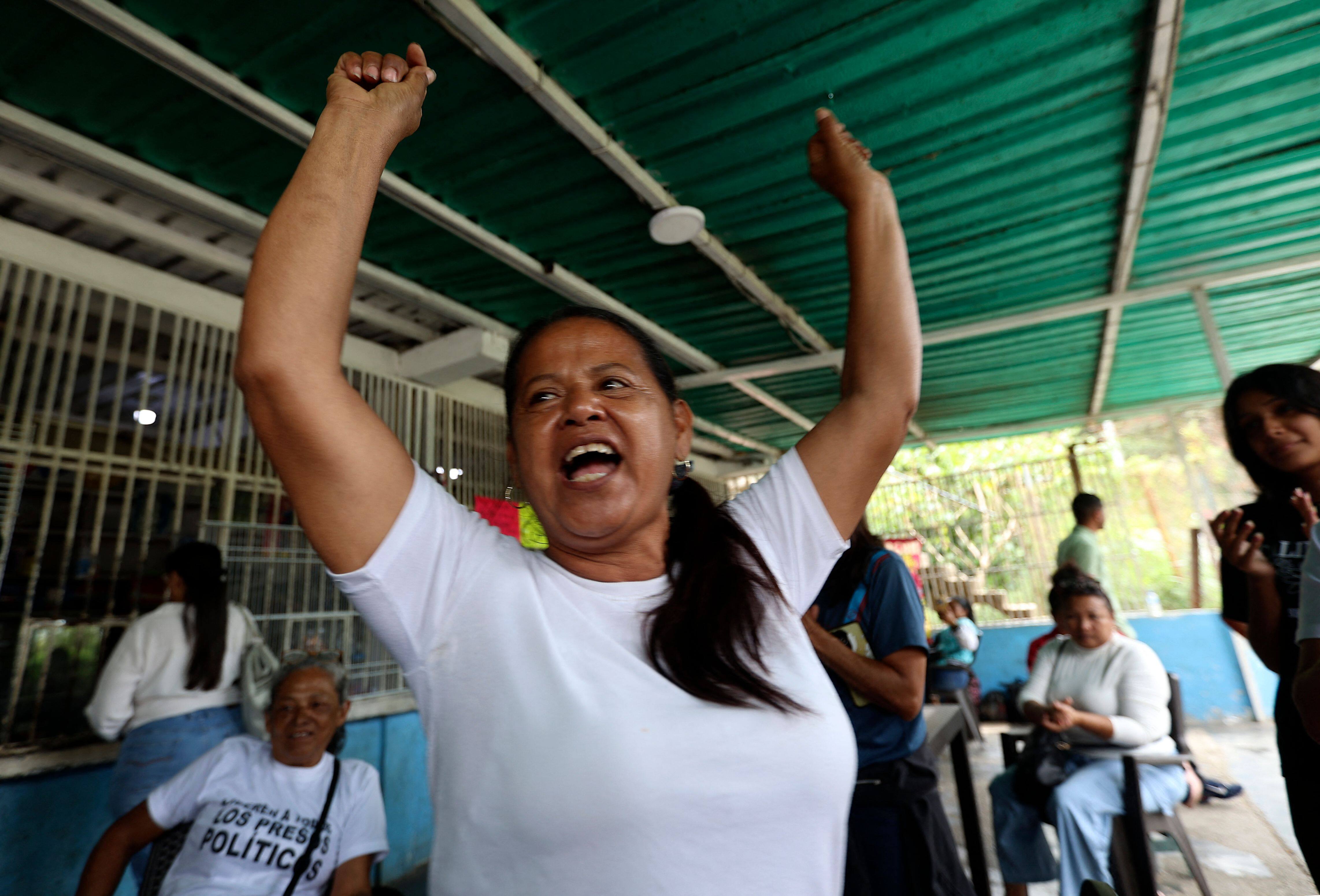 Dans les prisons du Venezuela, bonheur et espoir après la capture de ...