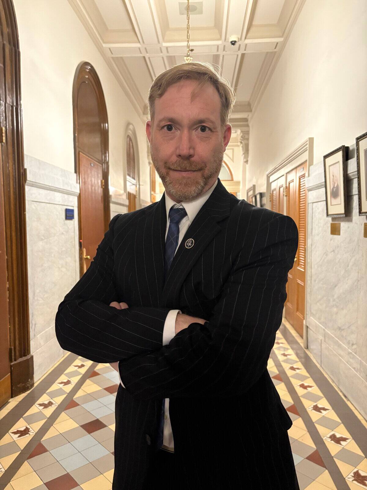 Il faut imposer la transparence financière aux syndicats, propose Youri ...