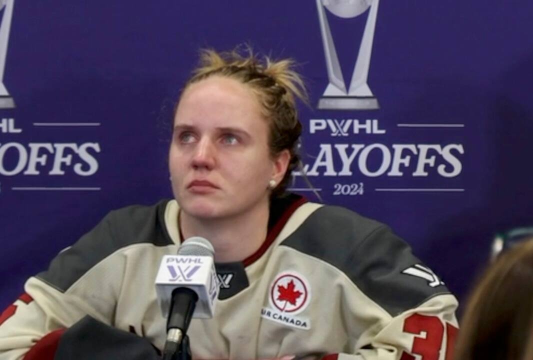 À VOIR: Ann-Renée Desbiens fond en larmes en conférence de presse | JDM