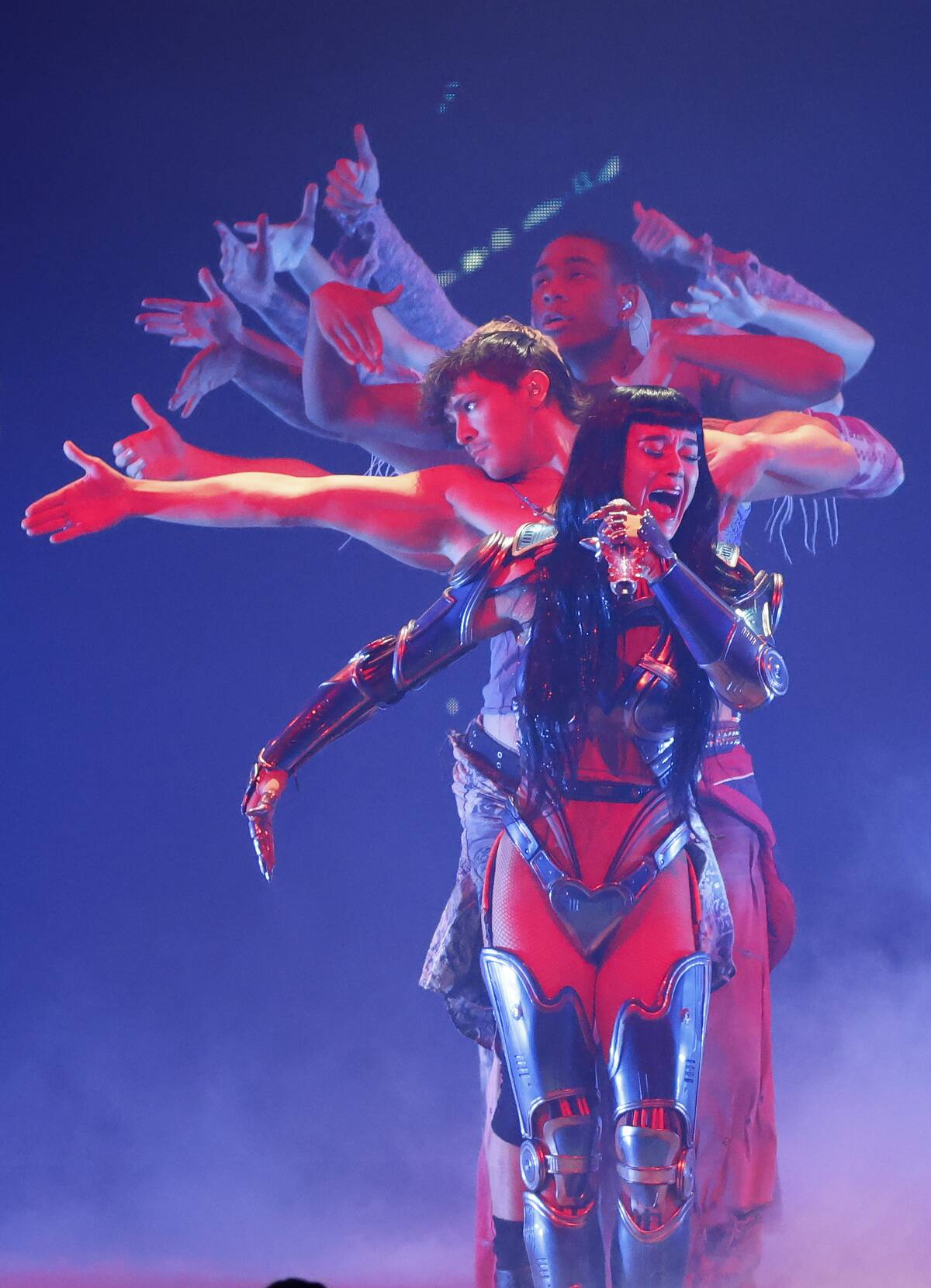 Katy Perry et sa pop divertissante et spectaculaire explosent dans un ...