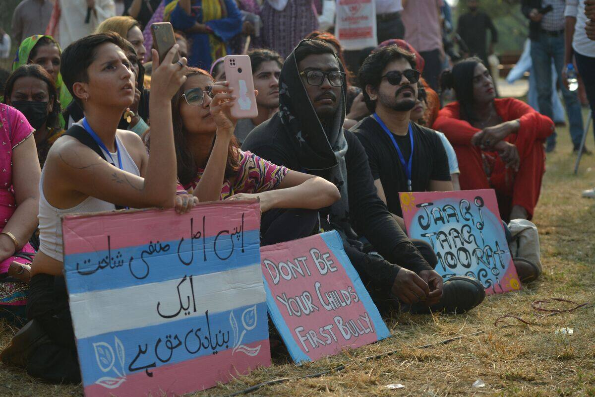 Des centaines de militants transgenres manifestent au Pakistan | JDM