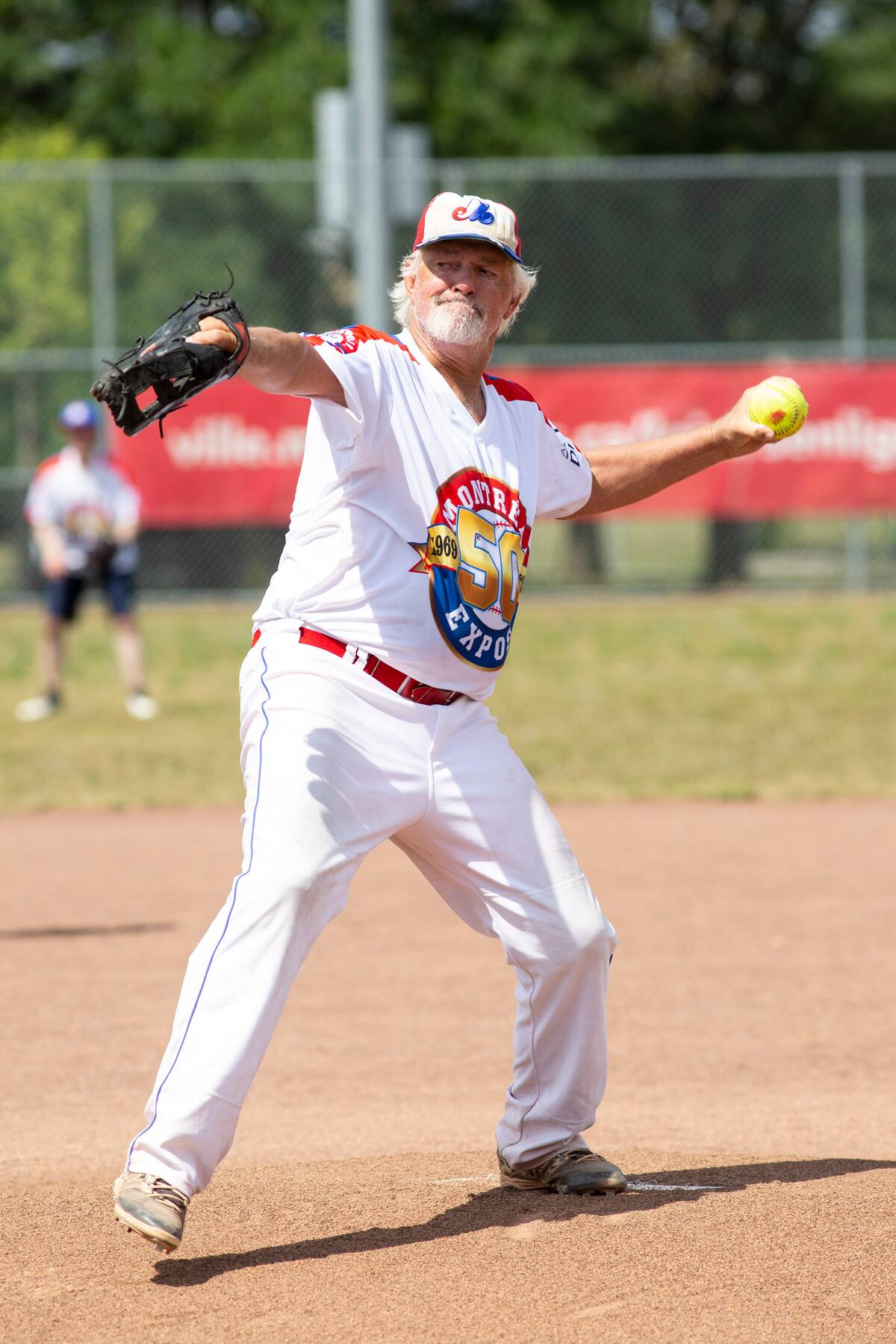 Bill «Spaceman» Lee s’écroule en plein match - TVA Sports