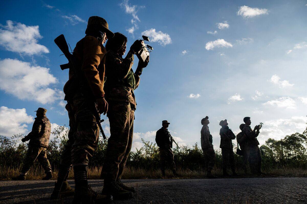 Des centaines de soldats birmans fuient vers l'Inde après la victoire ...