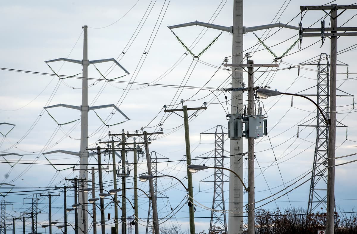 Poteau d’Hydro-Québec: Un citoyen prend les choses en main | JDM