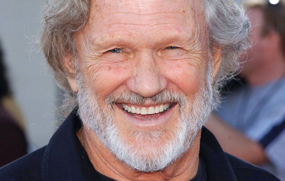 La légende de la musique country et acteur Kris Kristofferson s’éteint ...