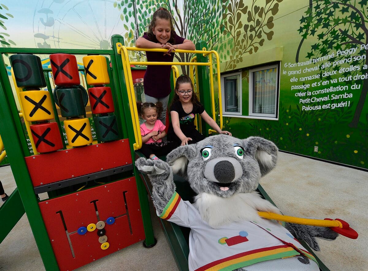 Jeanick Fournier, Pomme and Roch Voisine performing at the Opération ...