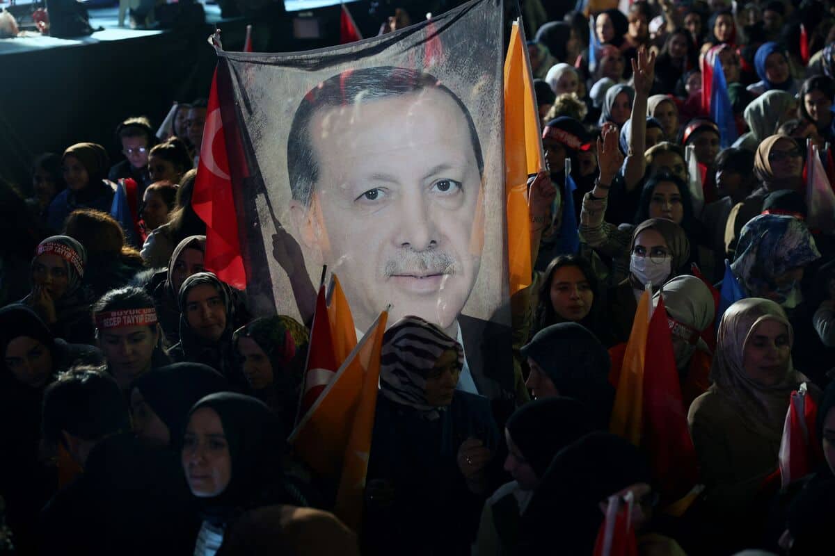 Turquie: Erdogan en position de force pour un second tour inédit | TVA ...