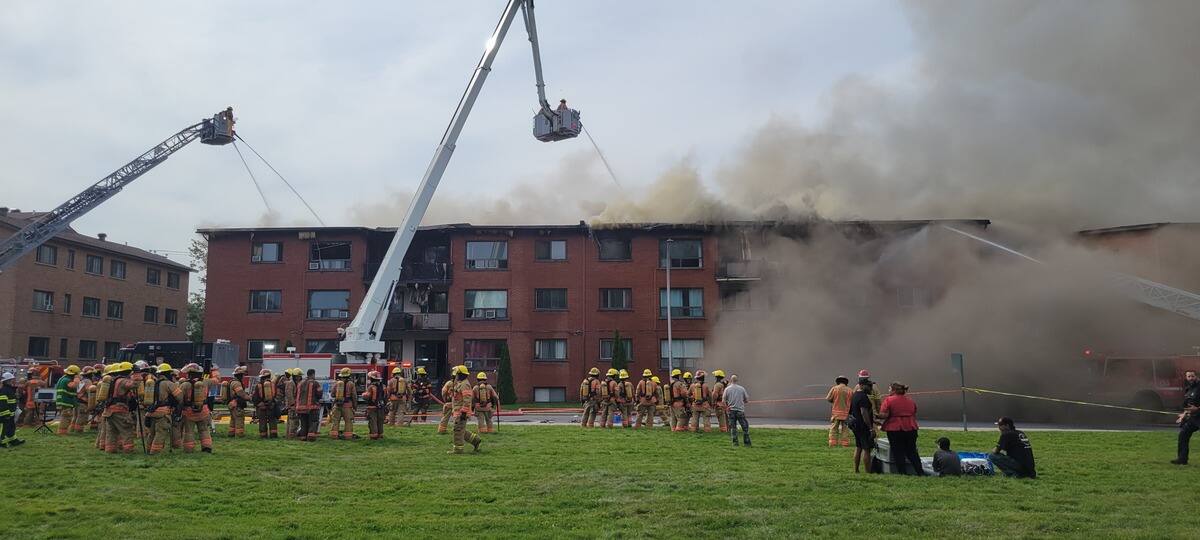 Dorval: un imposant incendie ravage un bâtiment | JDM