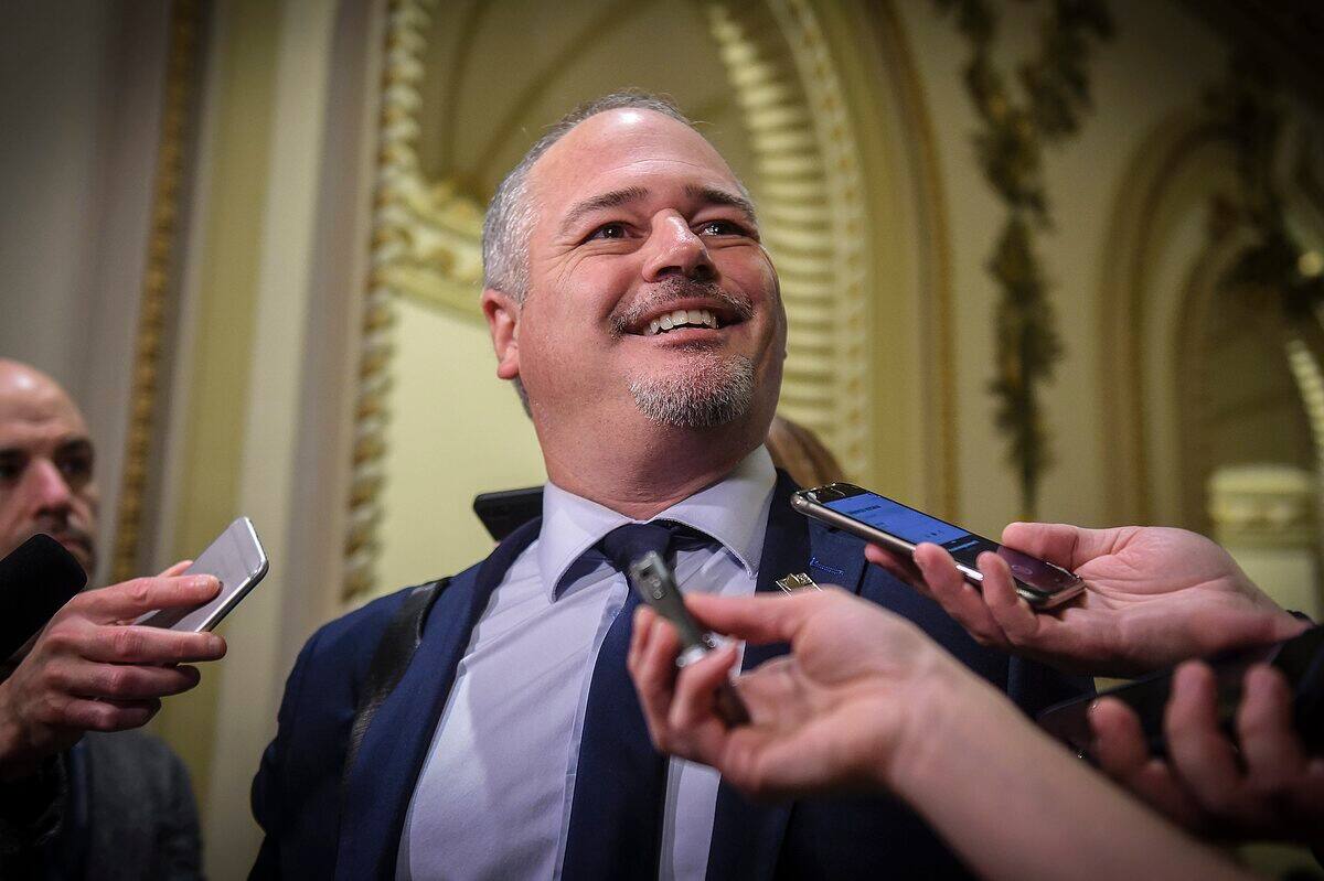 Julien défend la «démarche constructive» de son gouvernement pour un ...