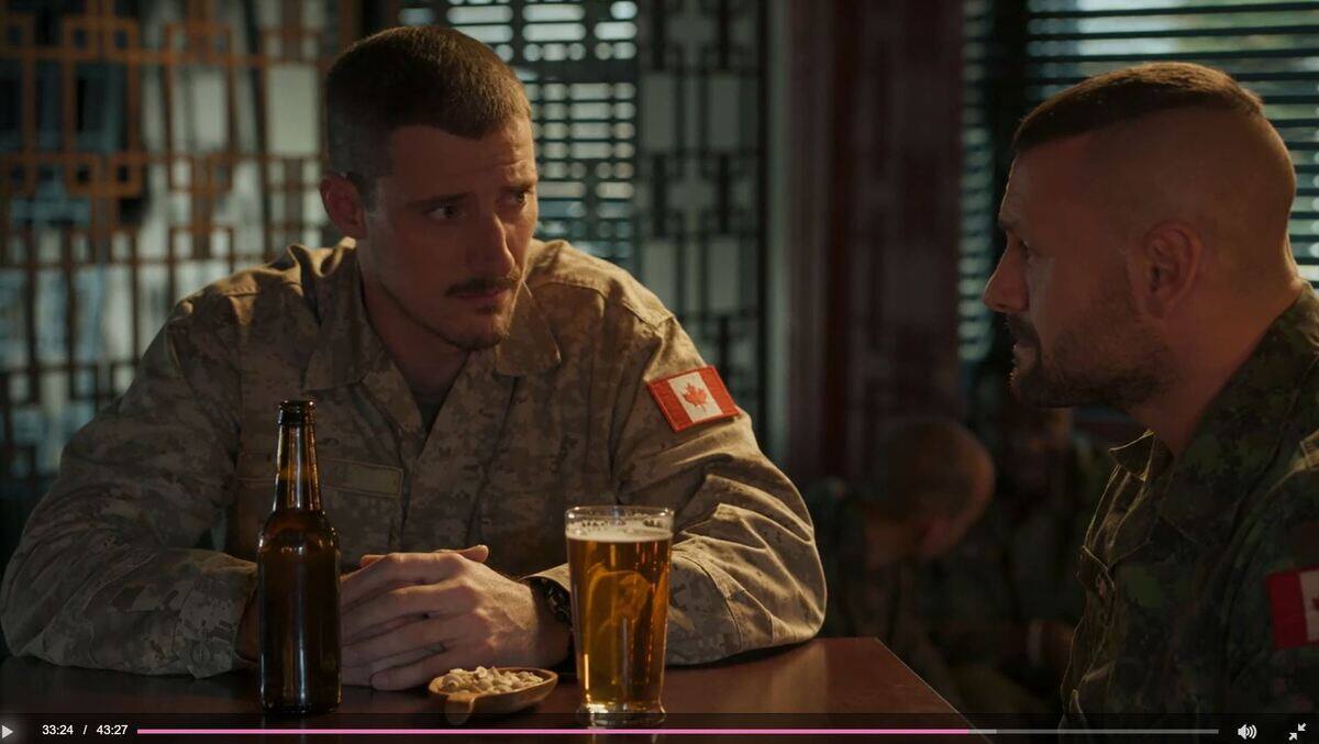 VIDÉO | Ce comédien de la série «Les armes» dévoile sa bisexualité et ...