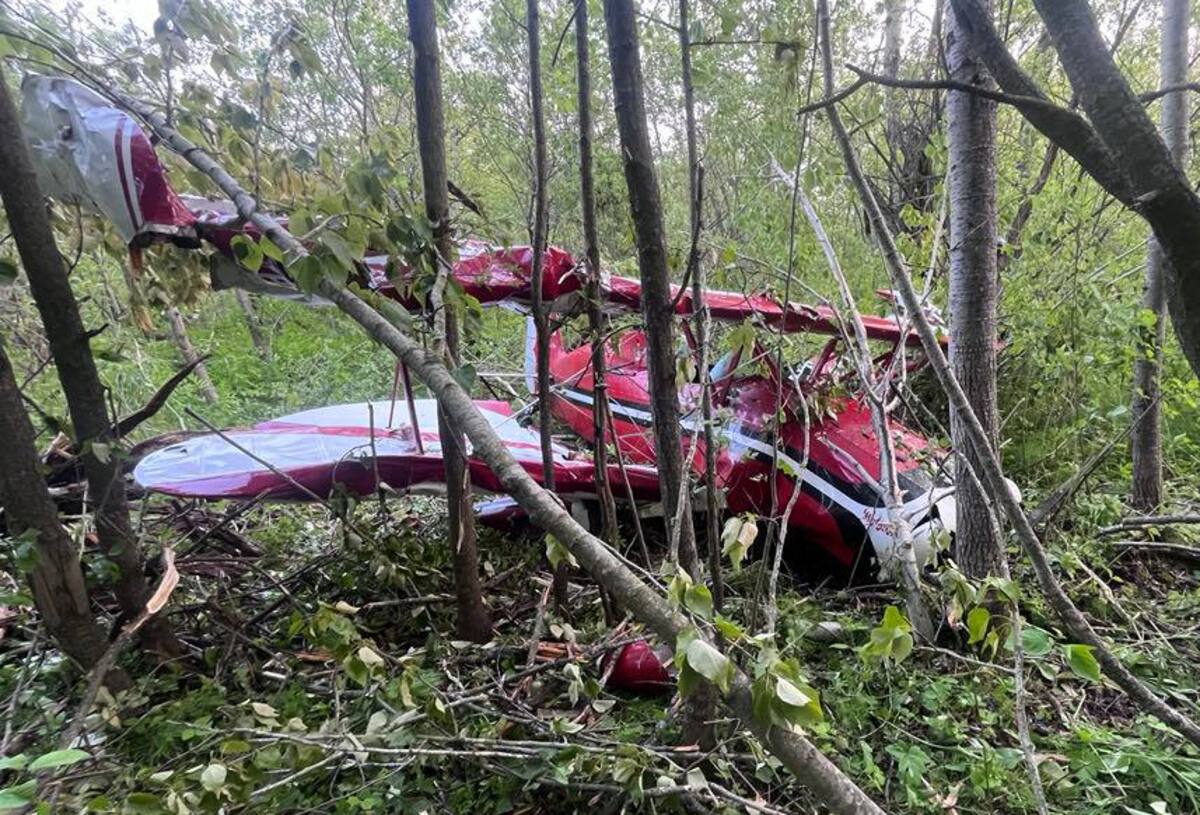 [PHOTOS] Un petit appareil s’écrase dans un boisé à Lévis: le pilote est décédé | JDQ