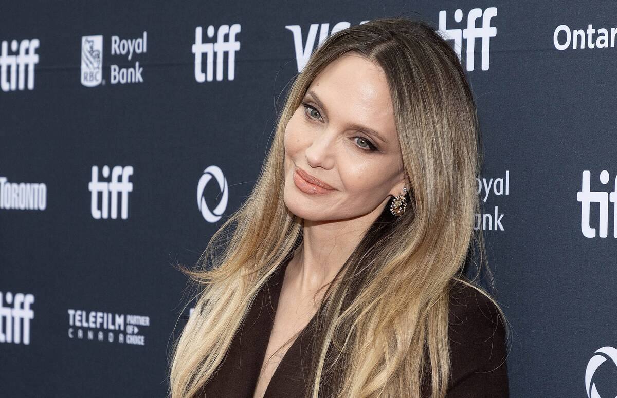 EN VIDÉO | Angelina Jolie s'effondre en larmes en évoquant le cancer de ...