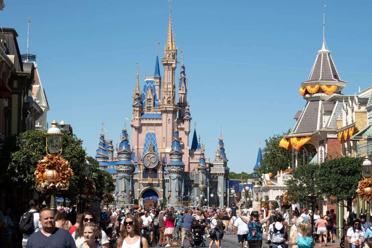 Disney place en congé sans solde des employés vénézuéliens privés de ...